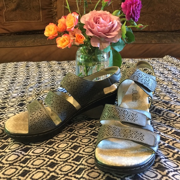 JBU | Shoes | Jbu Memory Foam Adjustable Sandals Size 7 | Poshmark